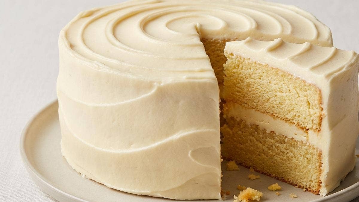 Vanilla Layer Cake With Vanilla Buttercream - Delishably