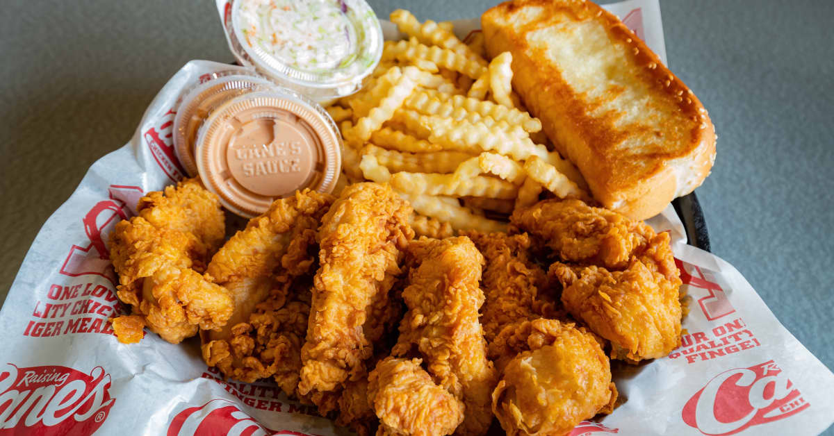 You Have to Try This Viral Raising Cane's Sandwich - Delishably