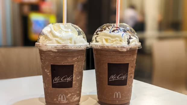 2-Ingredient Coffee Soft Serve Ice Cream Looks Almost Too Good to Be ...