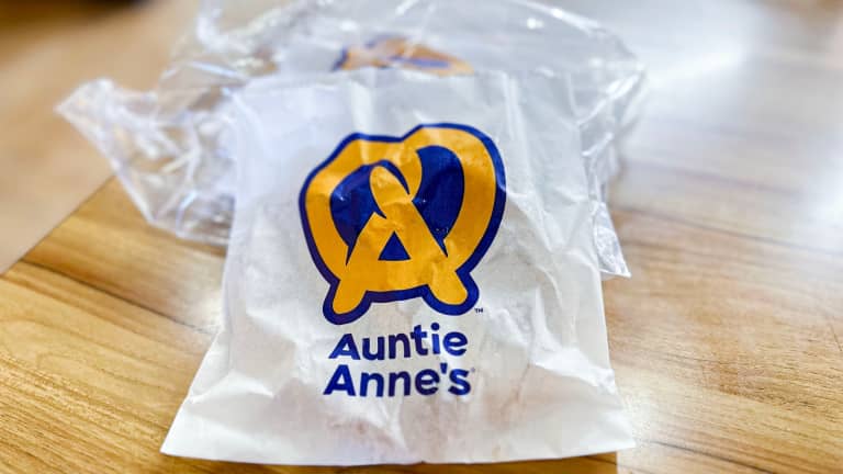 Auntie Anne's Debuts New Oreo Topped Nuggets - Delishably