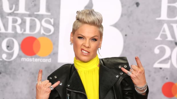 Singer Pink's Hilarious Grocery Store Video Has People Cracking Up ...