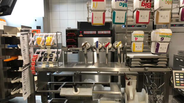 McDonald's Worker Gives a Sneak Peek Into What It's Like Visiting the ...
