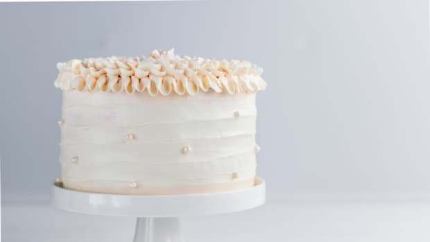 Gorgeous Vintage Cake From the 1940s Is Totally 'Enchanting' - Delishably