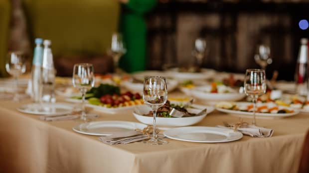 Kids Take Dad Out for a 'Fancy' Lunch and Total Hilarity Ensues ...