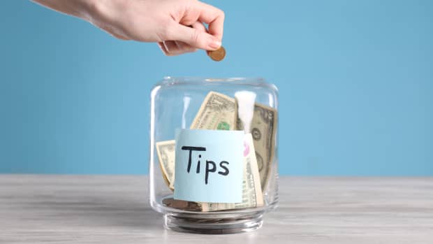 Woman Goes on Rant About Out-of-Control Tipping Culture and People Are ...