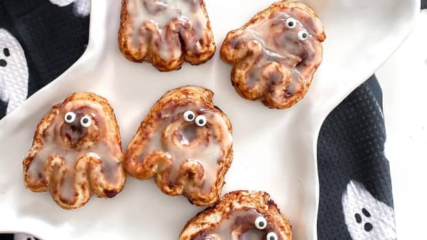 Mom's Recipe for 'Cinnamon Roll Ghosts' Is the Breakfast Hit of ...