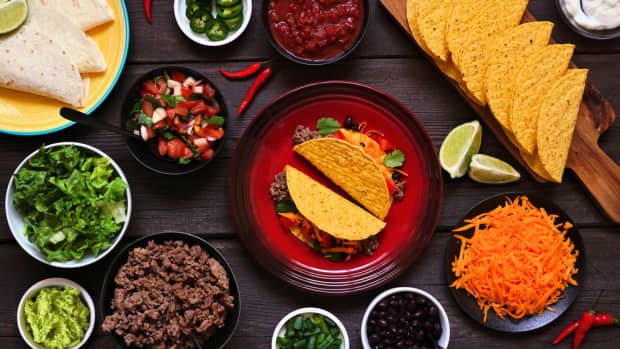 Incredible 'Floating Taco Bar' Is the Pool Upgrade We All Deserve ...