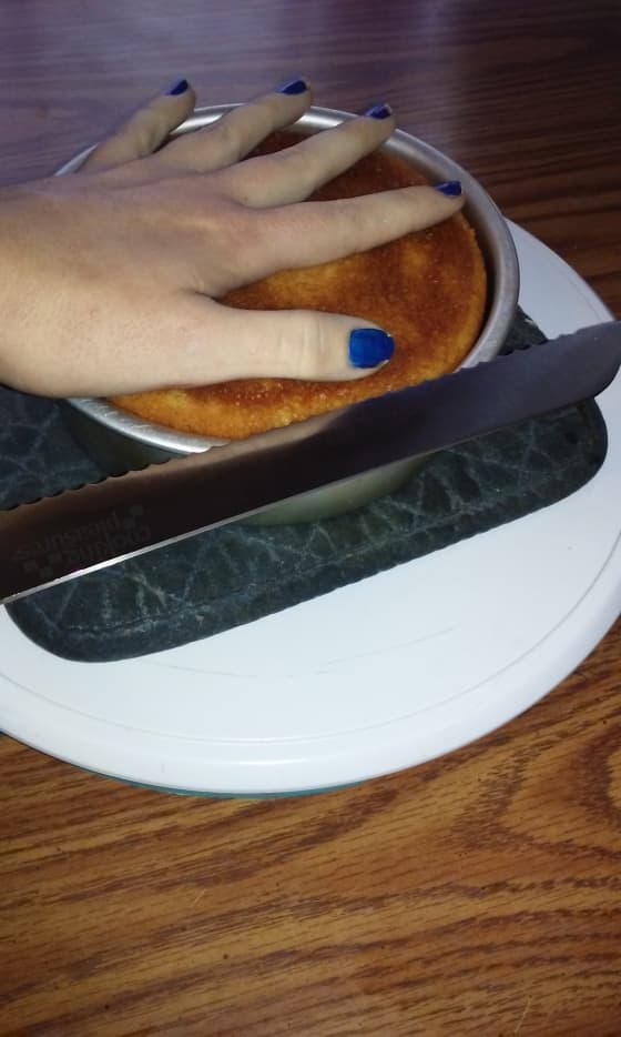 Cake Decorating Basics: How to Level Your Cakes (Two Ways) - Delishably