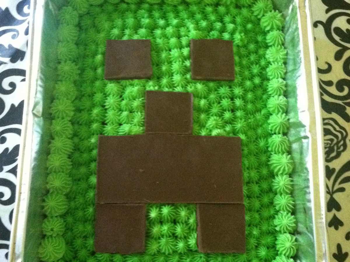 Easy Minecraft Creeper Cakes