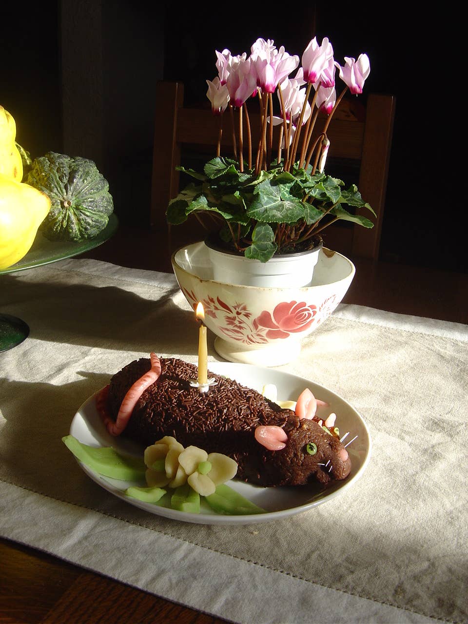 How to Make a Rat-Shaped Cake for Halloween or Birthdays - Delishably