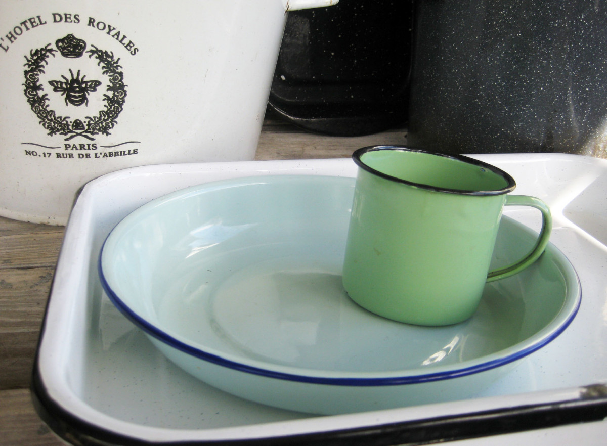 An In-Depth Look at Popular Vintage/Retro Enamelware Collectibles ...