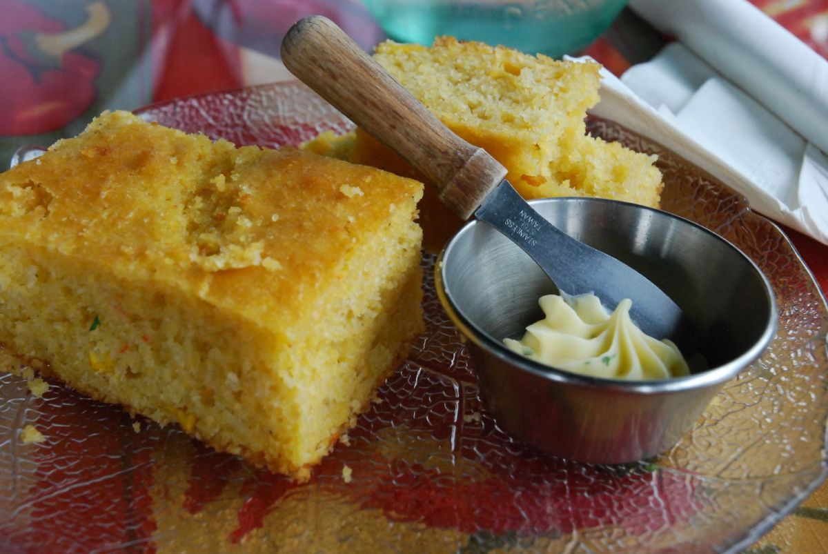 How to Properly Cook Southern Cornbread - Delishably