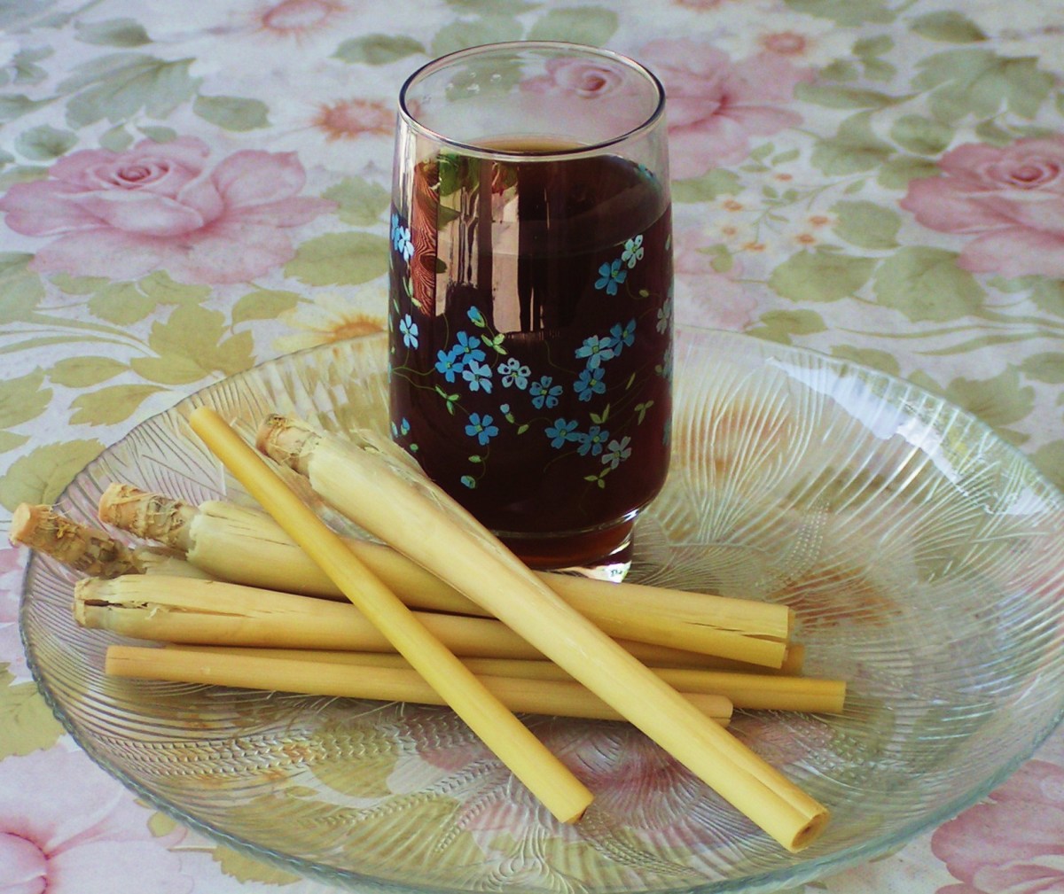 How (And Why!) To Make Lemongrass Tea - Delishably