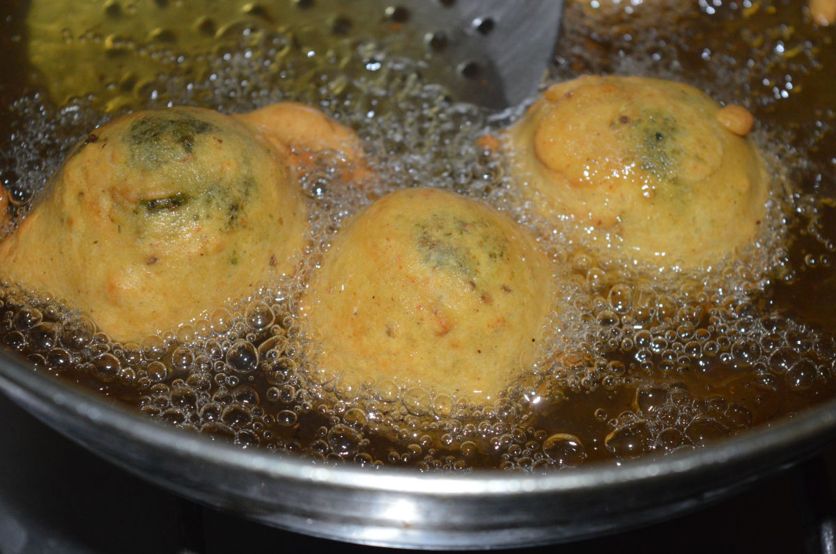 How to Make Leafy Greens and Paneer Vada (Bonda) - Delishably