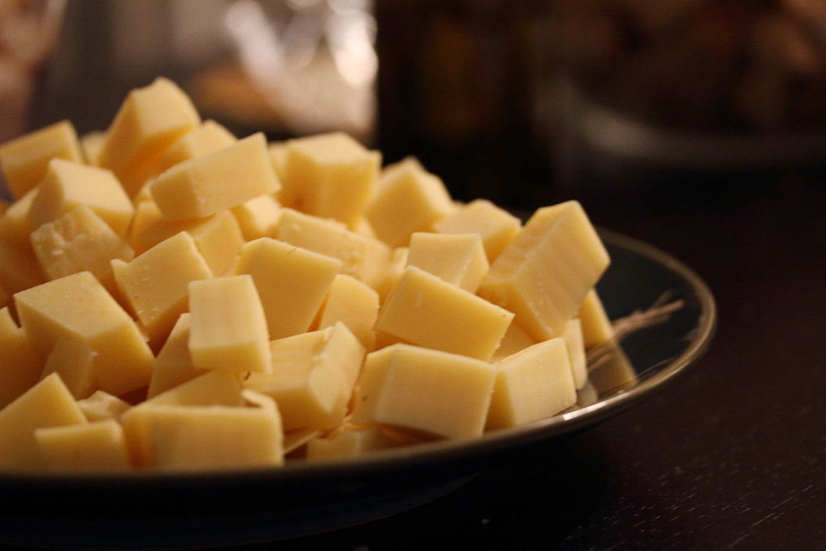 Best Cheese Fondue Recipe With Gruyere and Jarlsberg - Delishably