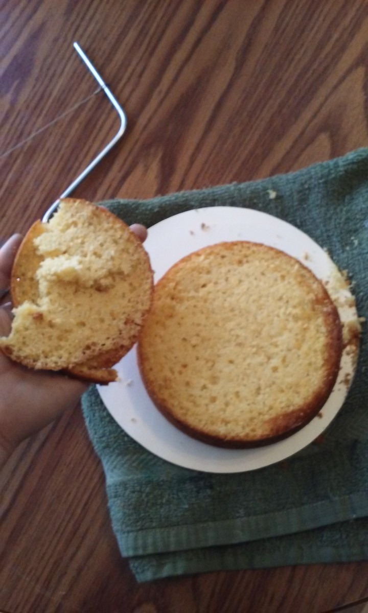 Cake Decorating Basics: How to Level Your Cakes (Two Ways) - Delishably