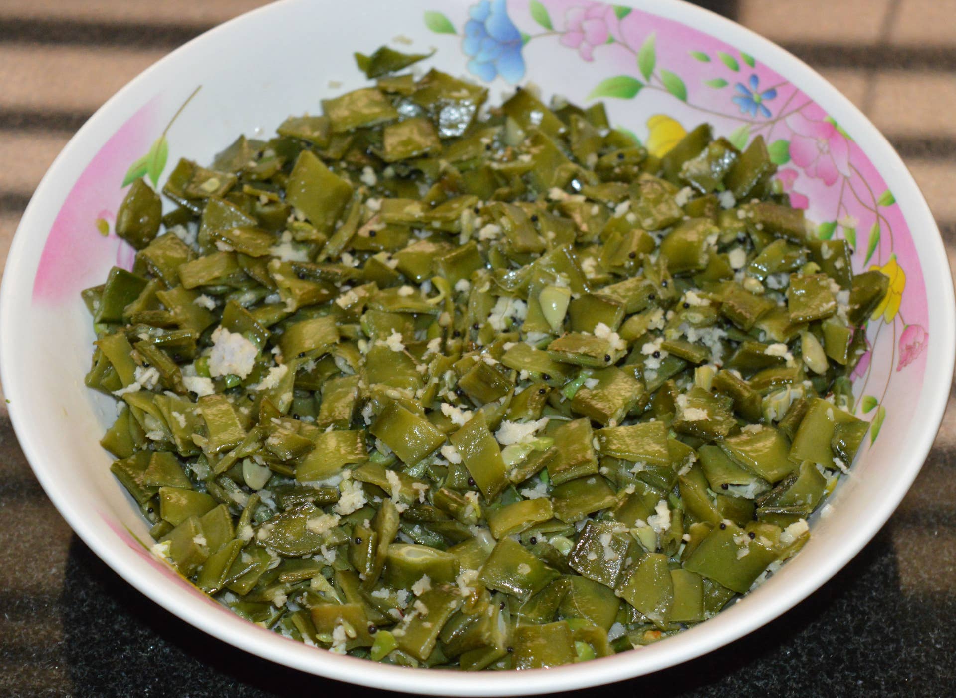 Chapparada Avarekai (Indian Broad Beans) Stir-Fry Recipe - Delishably