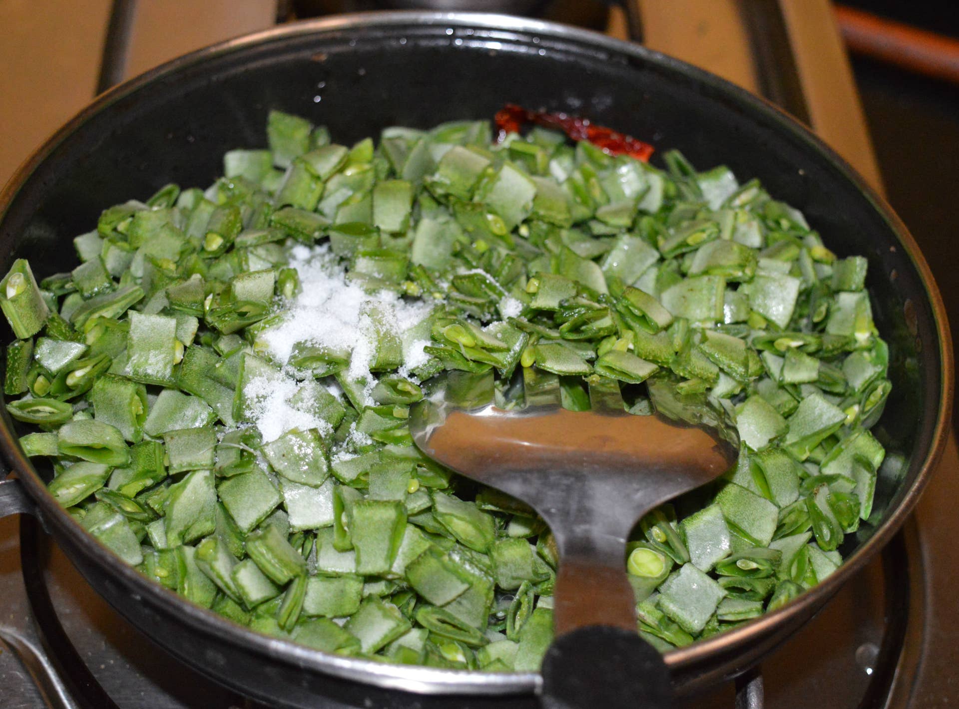 Chapparada Avarekai (Indian Broad Beans) Stir-Fry Recipe - Delishably