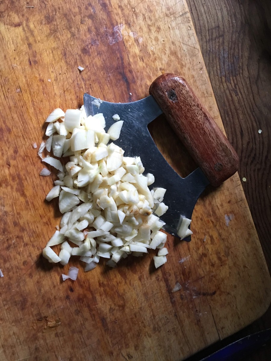 Ulu or Alaskan Knife: Handy Kitchen Tool - Delishably