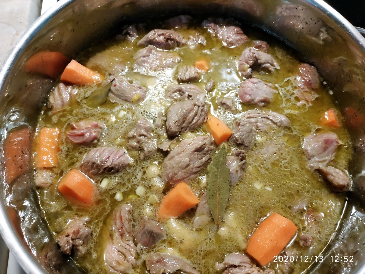 Greek Moschari Lemonato (Greek Lemon Veal) - Delishably