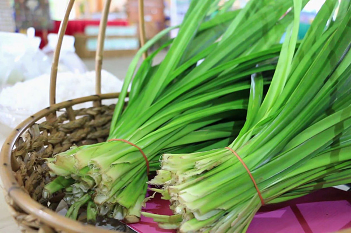 Putong Pandan: Filipino Rice Cakes With Pandan - Delishably