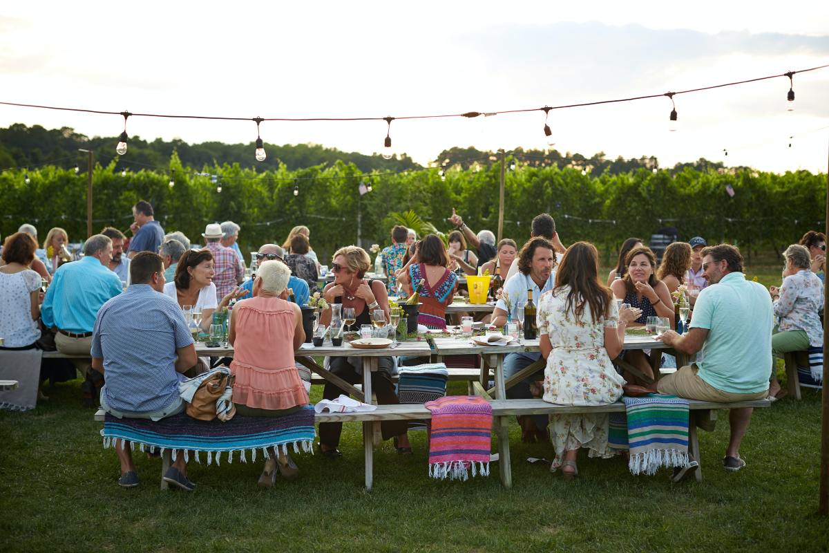 How to Plan a Picnic for 100: Cookouts for a Crowd! - Delishably