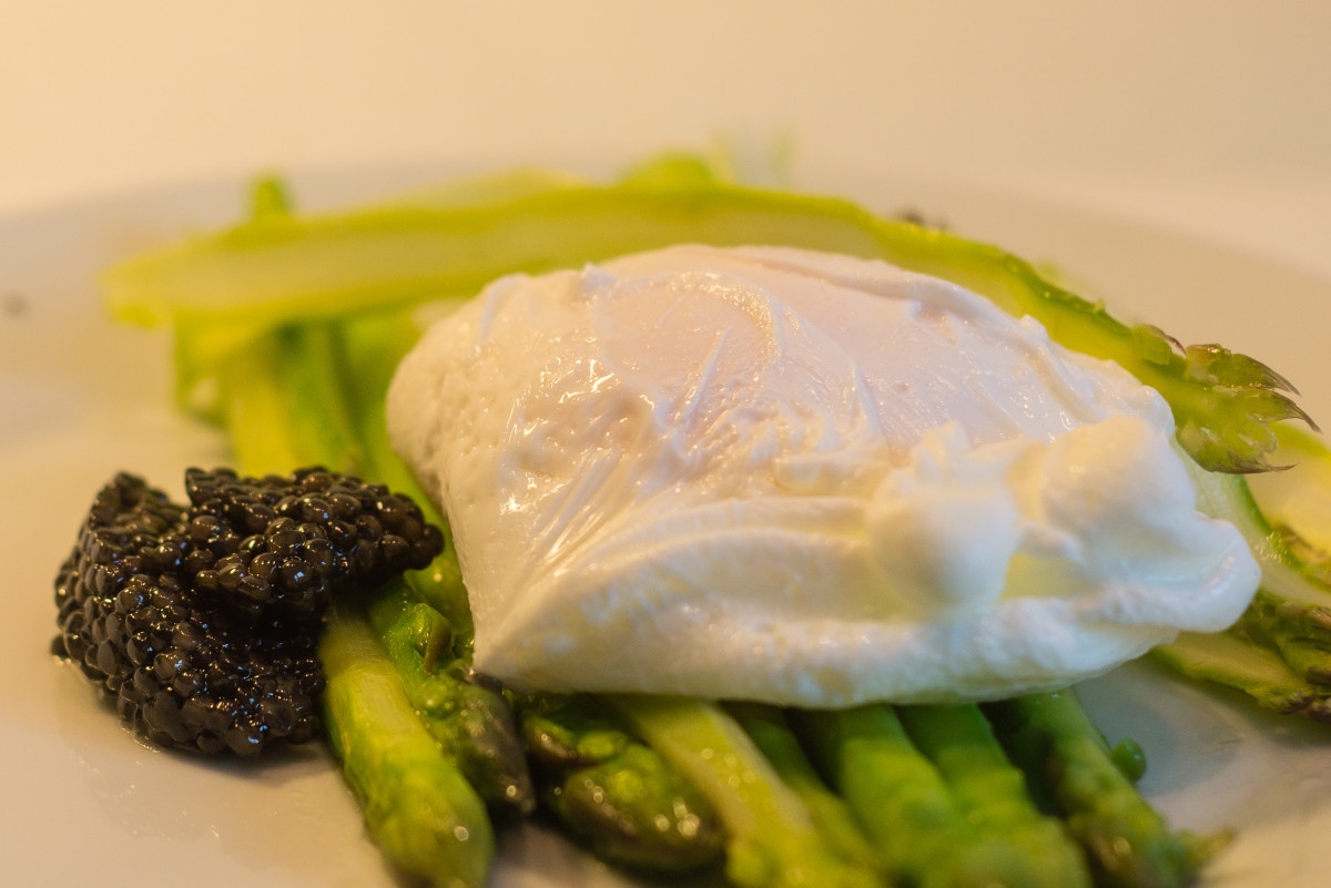 Perfect Poached Eggs in the Microwave - Delishably