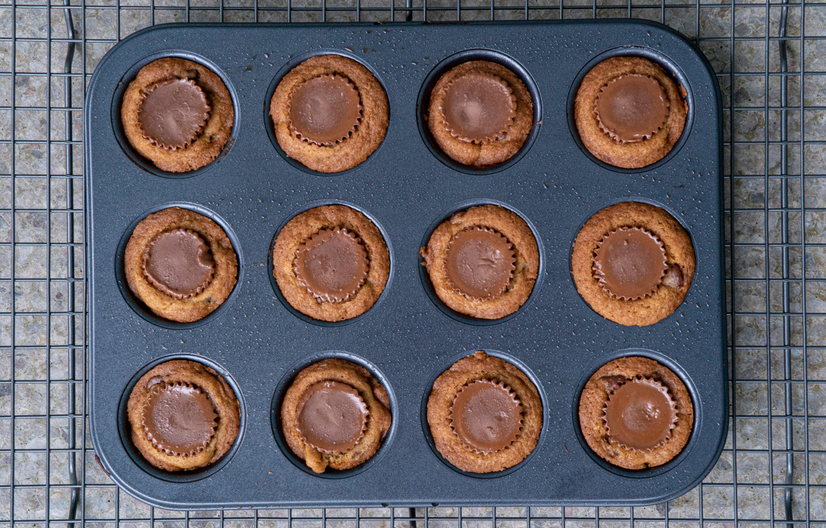 Easy Recipe for 'Rolo Cookie Cups' Will Be the Hit of Holiday Cookie ...