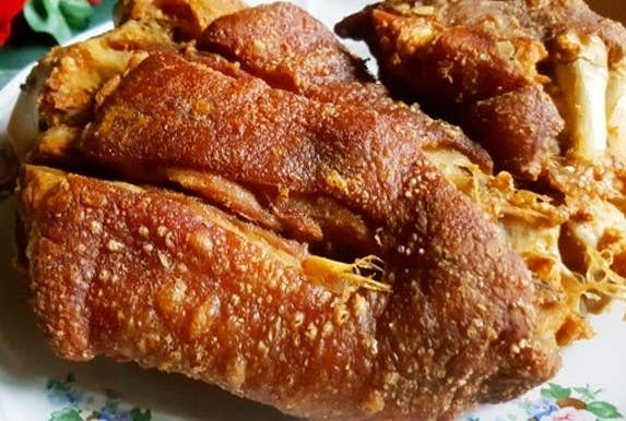 Filipino Crispy Pata (Deep-Fried Pig's Feet) Recipe - Delishably