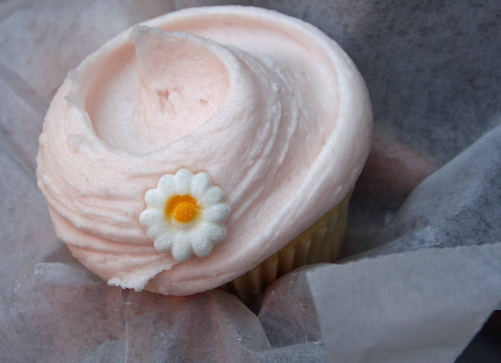 The Best Cupcake Recipe (From Magnolia Bakery) - Delishably