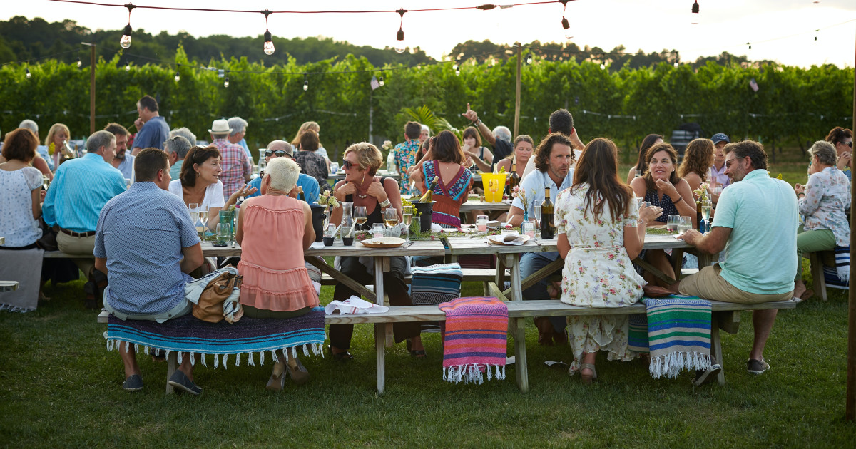 How to Plan a Picnic for 100: Cookouts for a Crowd! - Delishably