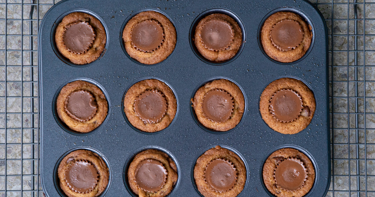 Easy Recipe for 'Rolo Cookie Cups' Will Be the Hit of Holiday Cookie ...