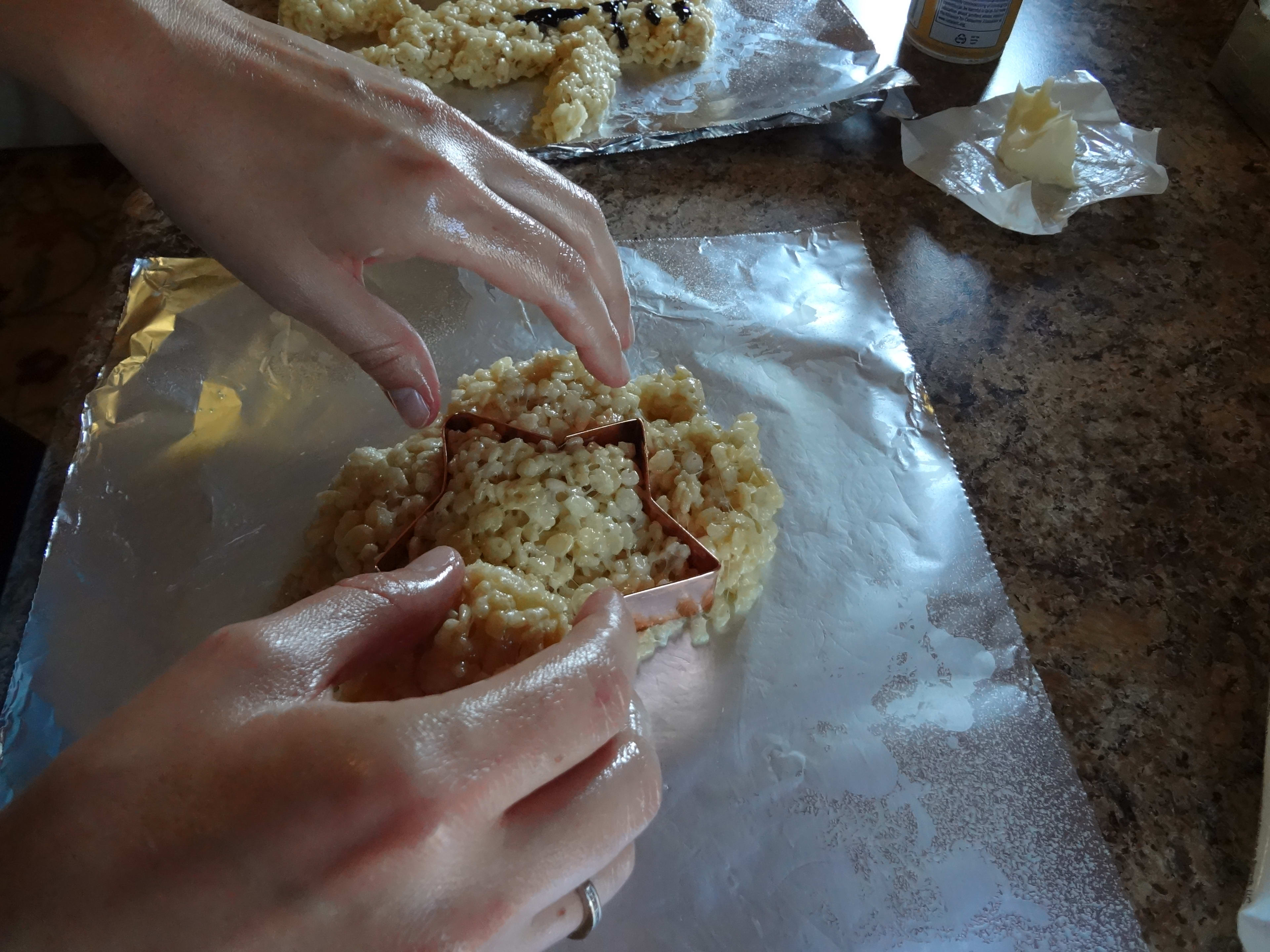 How to Shape Rice Krispies Treats - Delishably