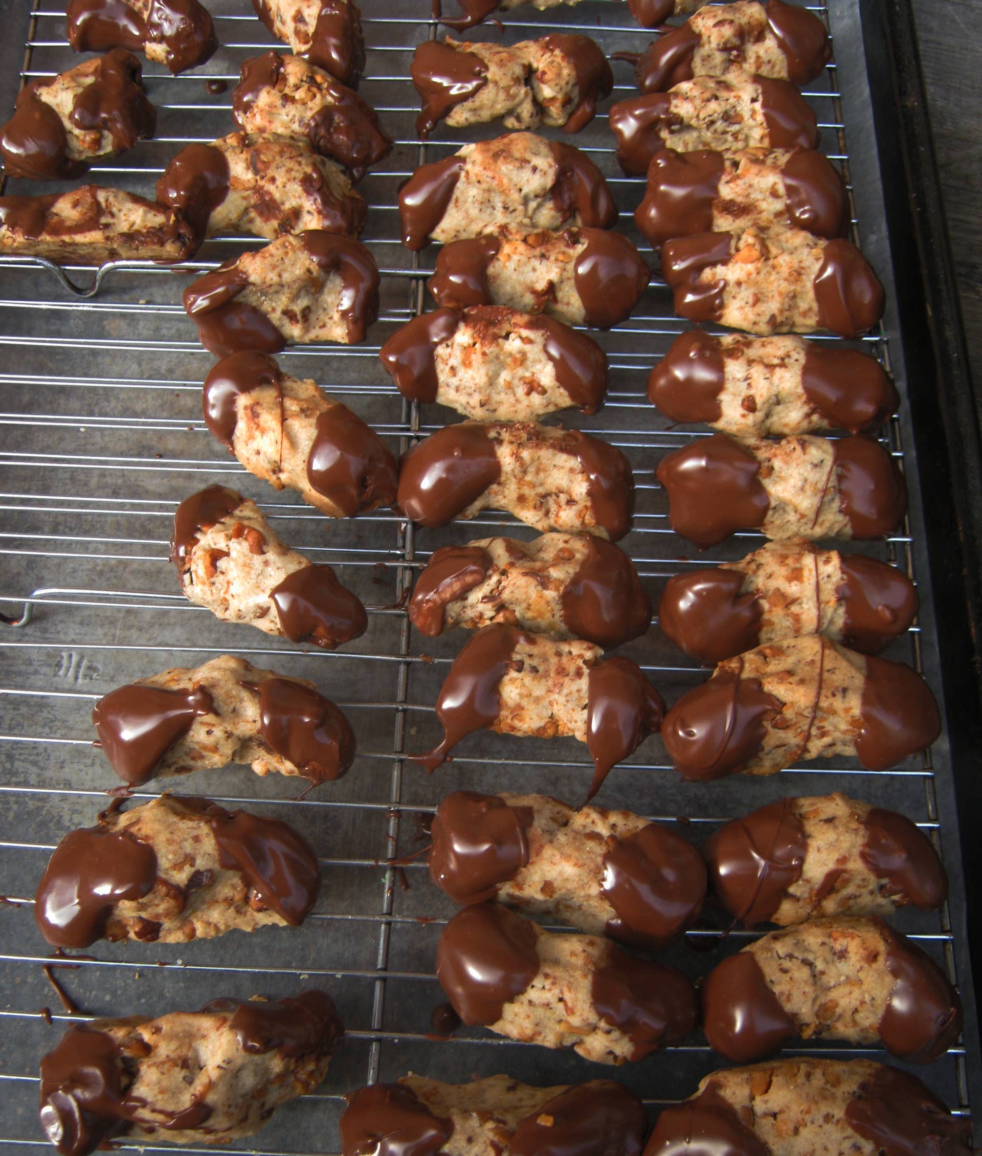 How to Make Lots of Christmas Cookies All at Once - Delishably