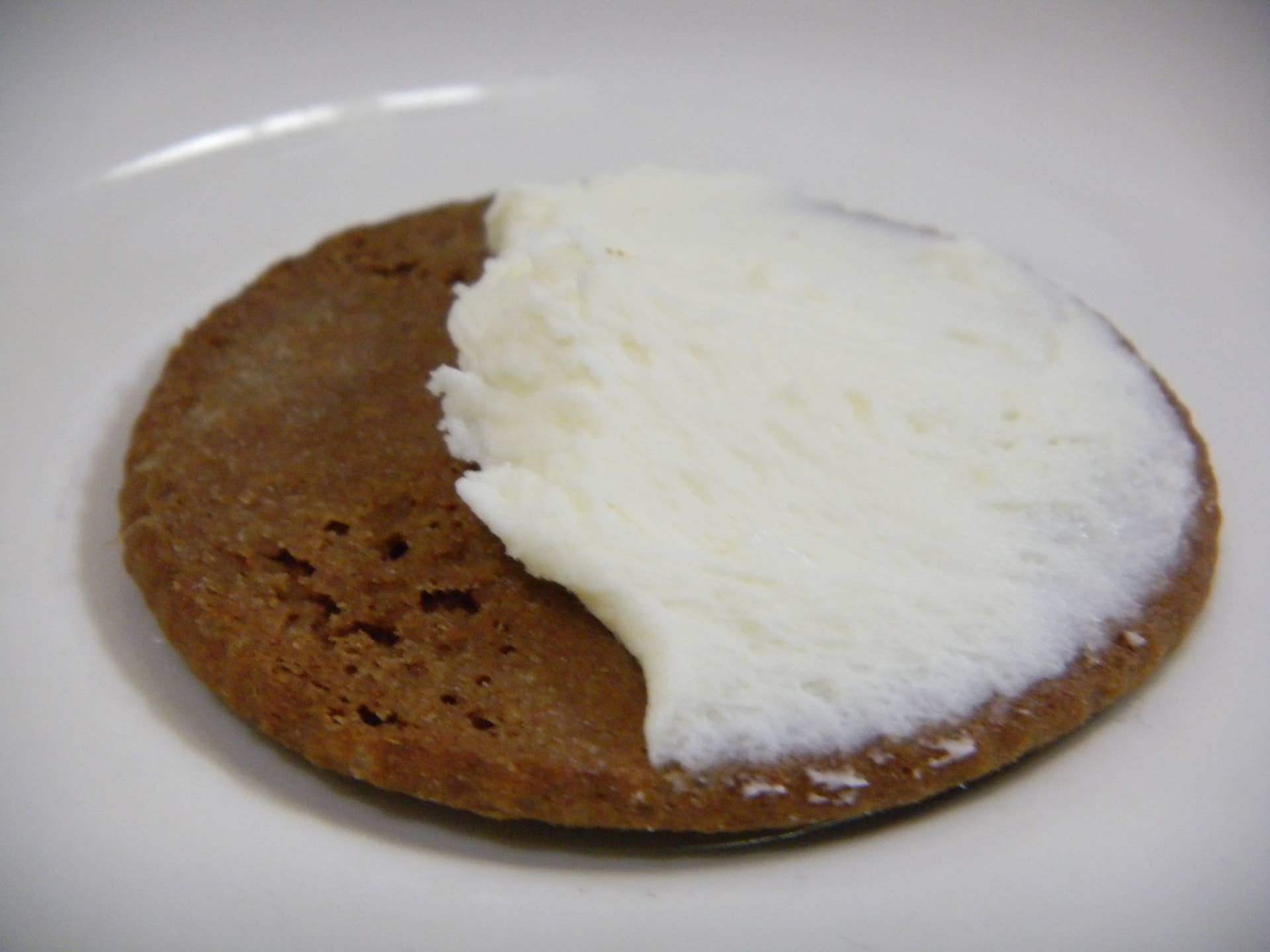 Recipes for Crunchy Ginger Snap Cookies and Ginger Snap Creams - Delishably