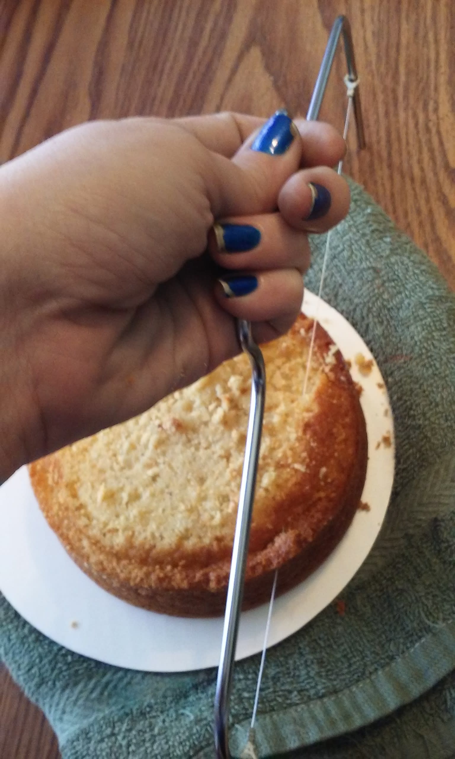 Cake Decorating Basics: How to Level Your Cakes (Two Ways) - Delishably