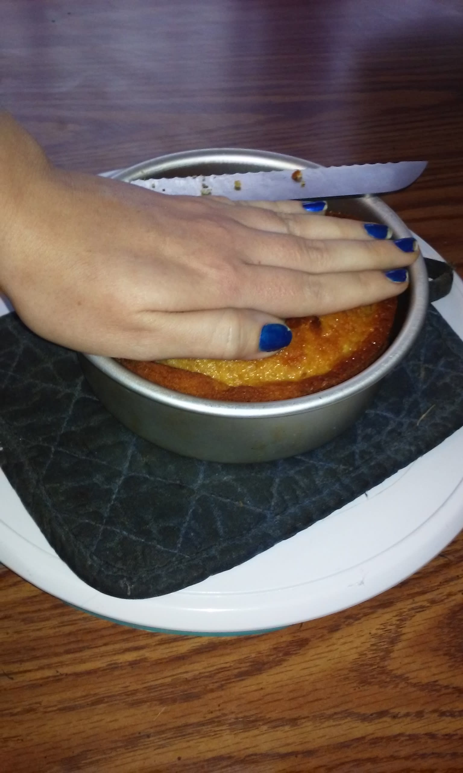 Cake Decorating Basics: How to Level Your Cakes (Two Ways) - Delishably