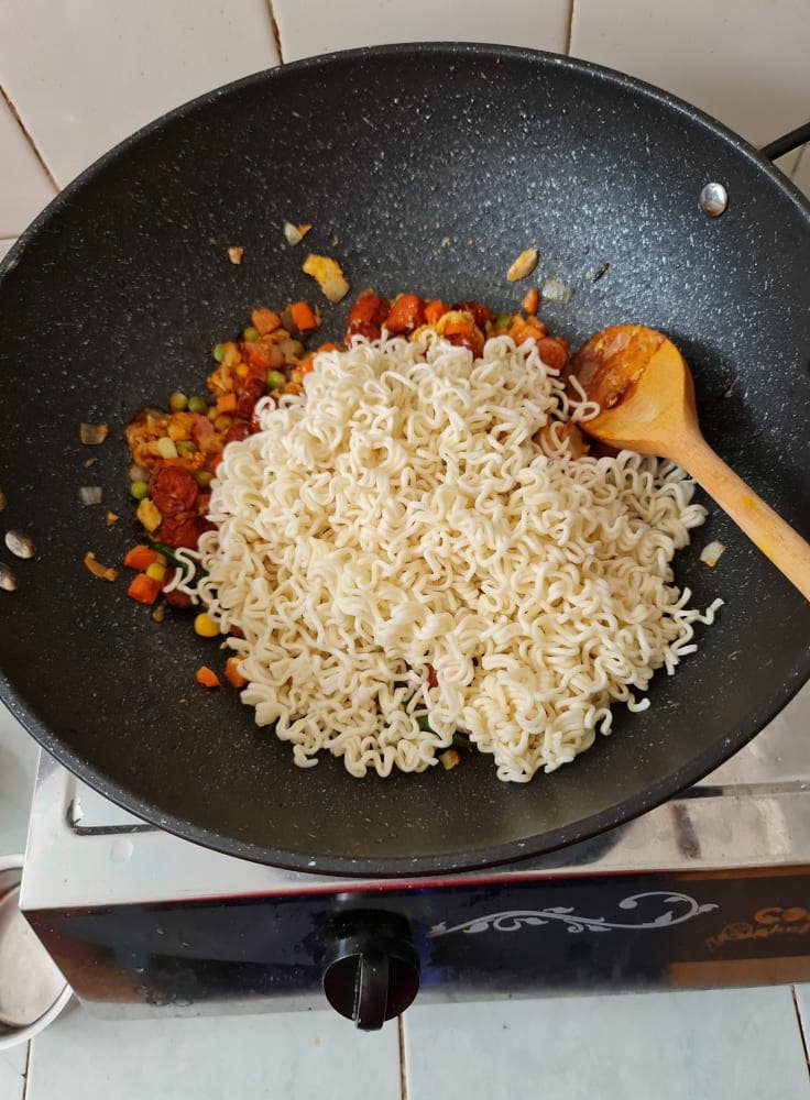 How to Make Malaysian Maggi Goreng (Fried Maggi) - Delishably