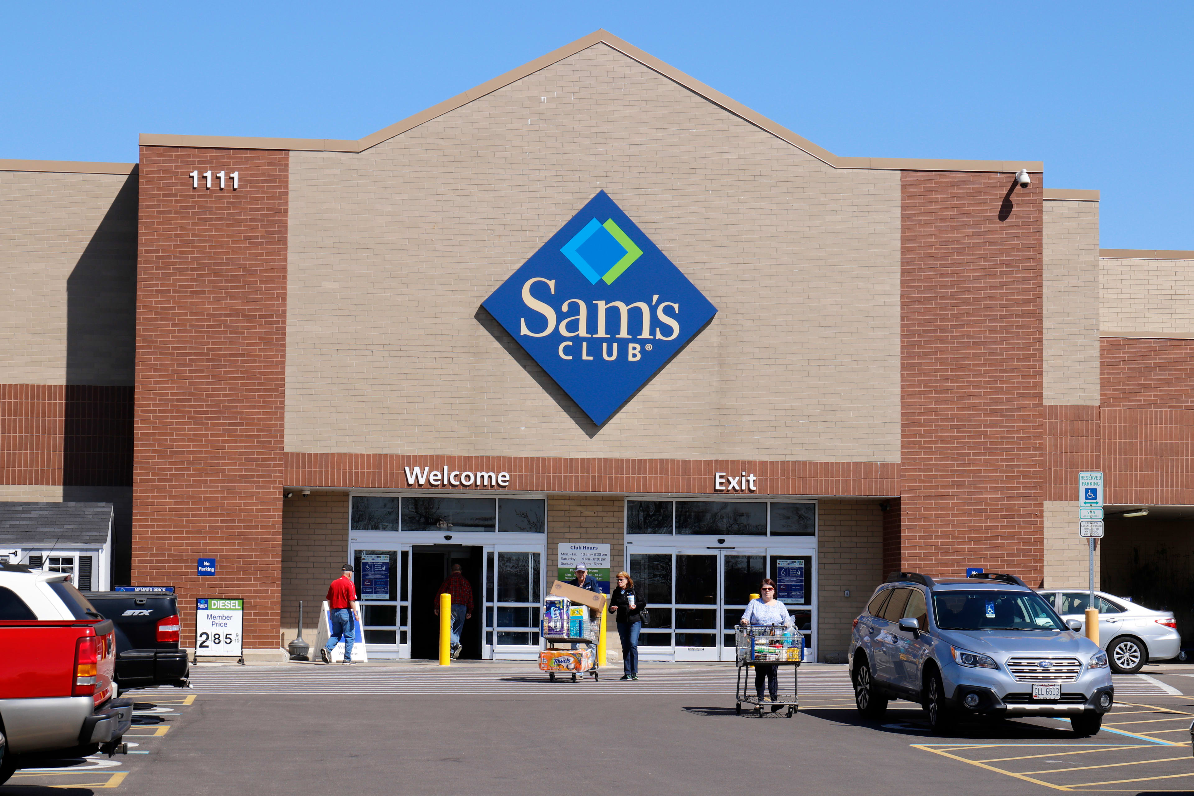 Dog Parents are Running to Sam's Club for These Dog Treats - Delishably
